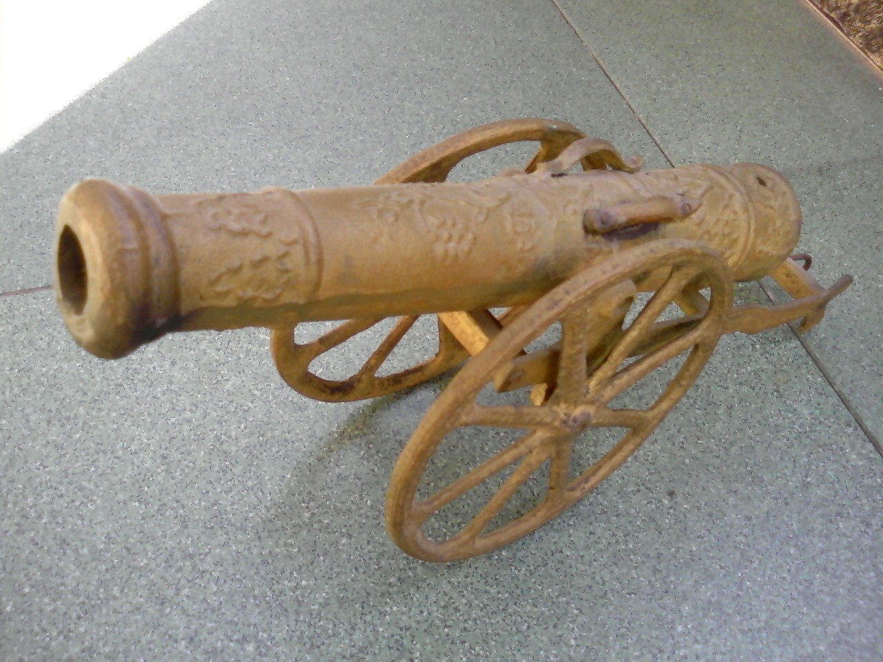 Barang Antik: Meriam Kecil Kuno VOC ( ada 2 buah )